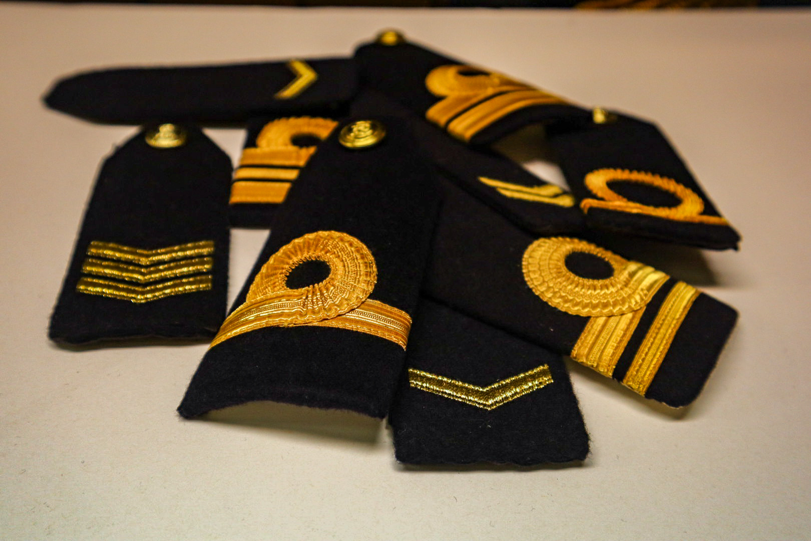 Welke rangen en standen zijn er bij de Koninklijke Marine?